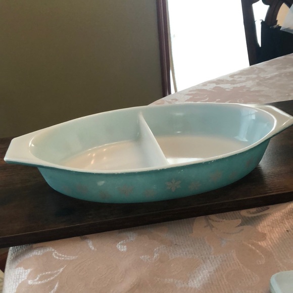 Pyrex | Kitchen | Vintage Pyrex Turquoise 5 Quart Snowflake Divided ...